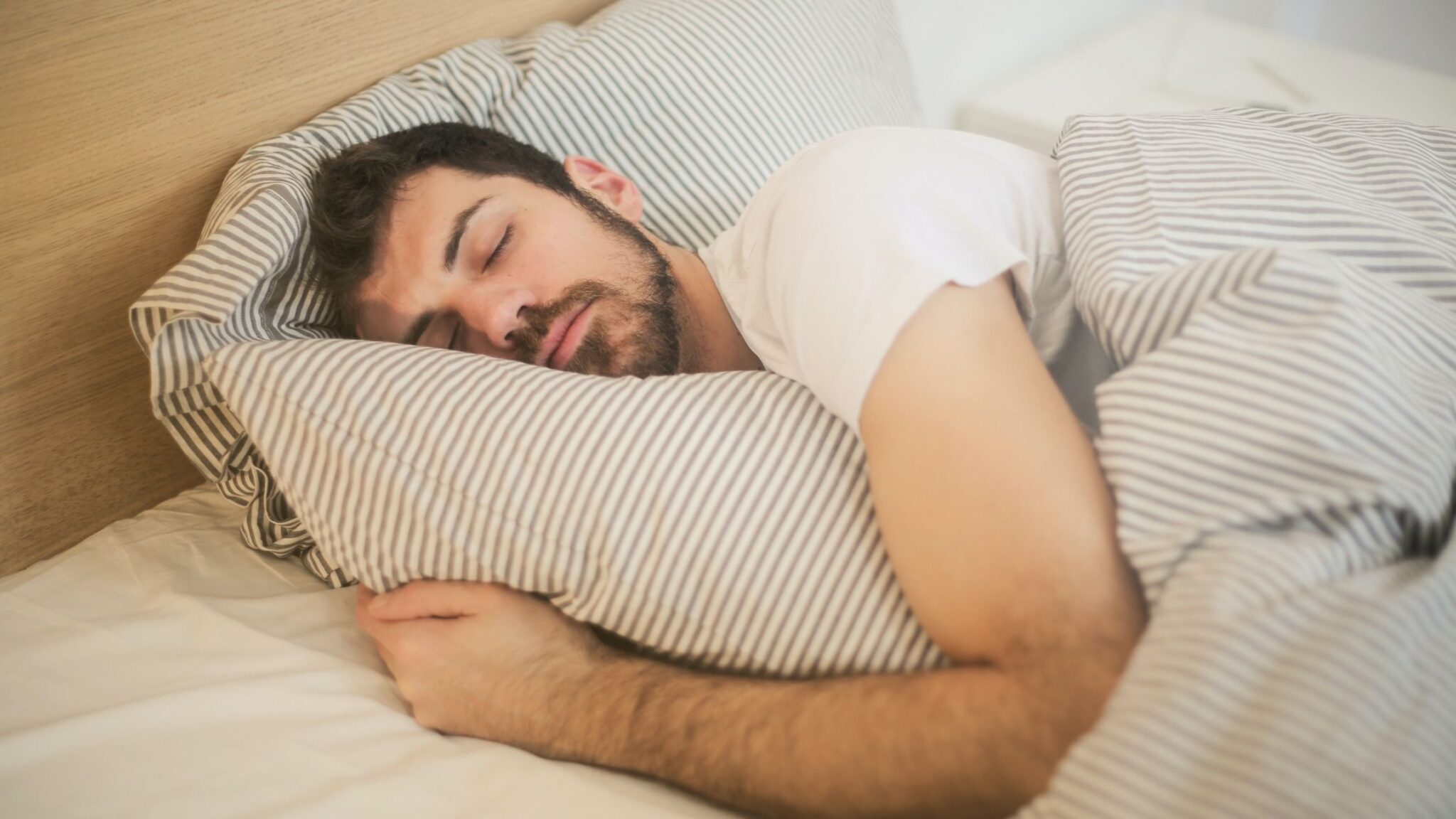 Early Bird or a Night Owl? Sleep Chronotypes Explained - Zwivel